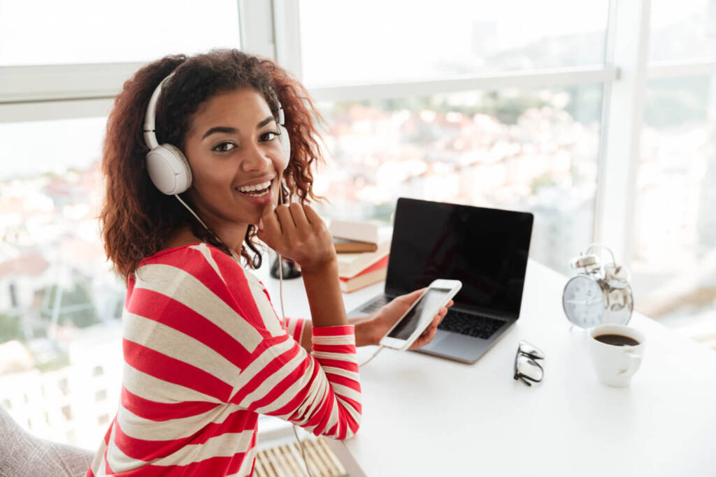 How to Work From Home as a Graphic Designer in Easy Steps
